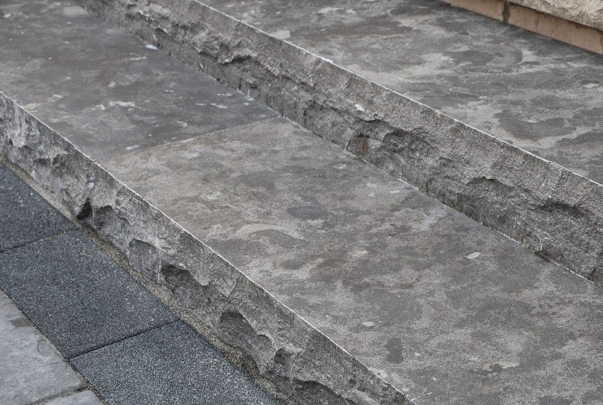 Banas Stones® Step Antique Black - Cohen and Cohen Natural Stone